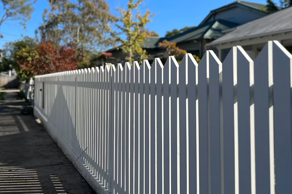 Creative Fencing Ideas For Modern Outdoor Spaces | Revoada
